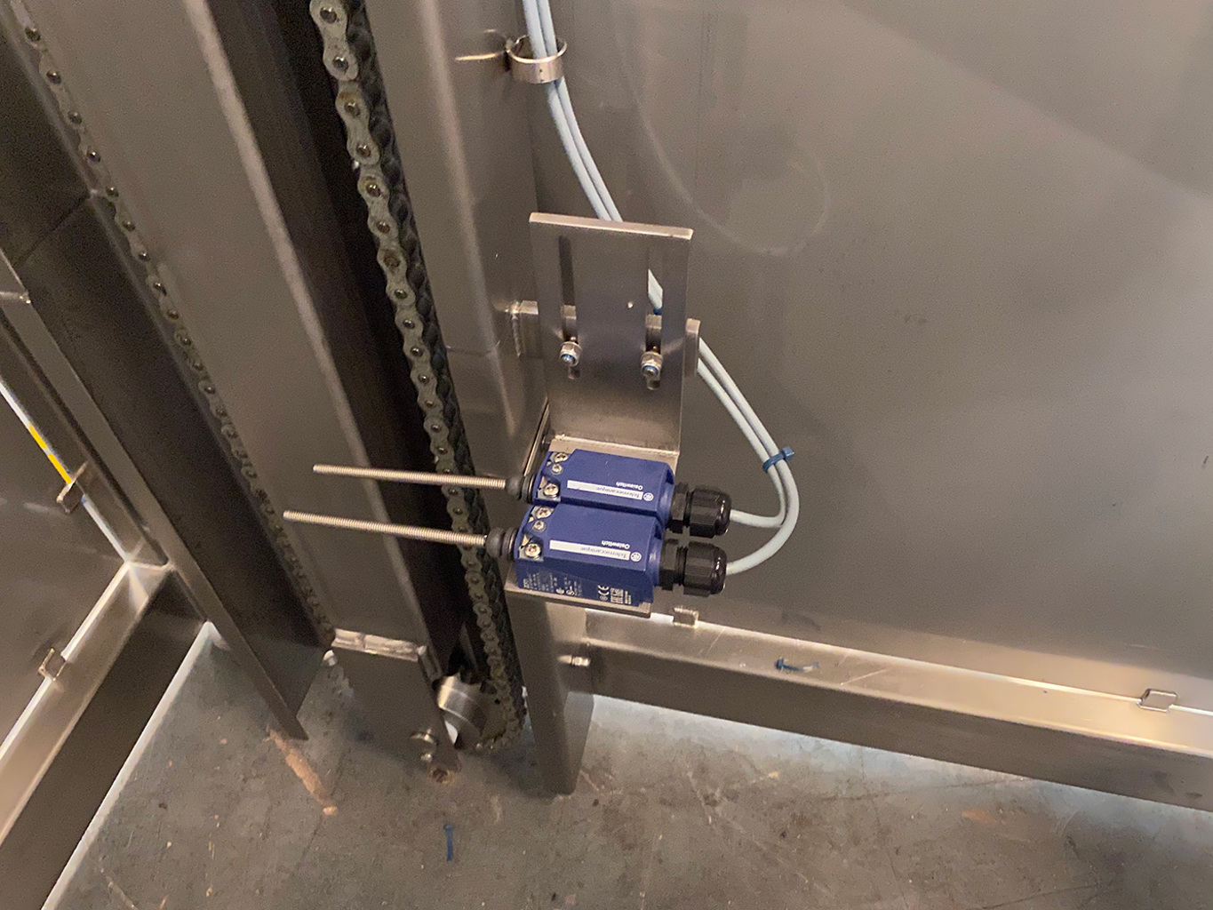 Double Pillar Dolaf Tipper - BTM/2P/600/1800/B/G